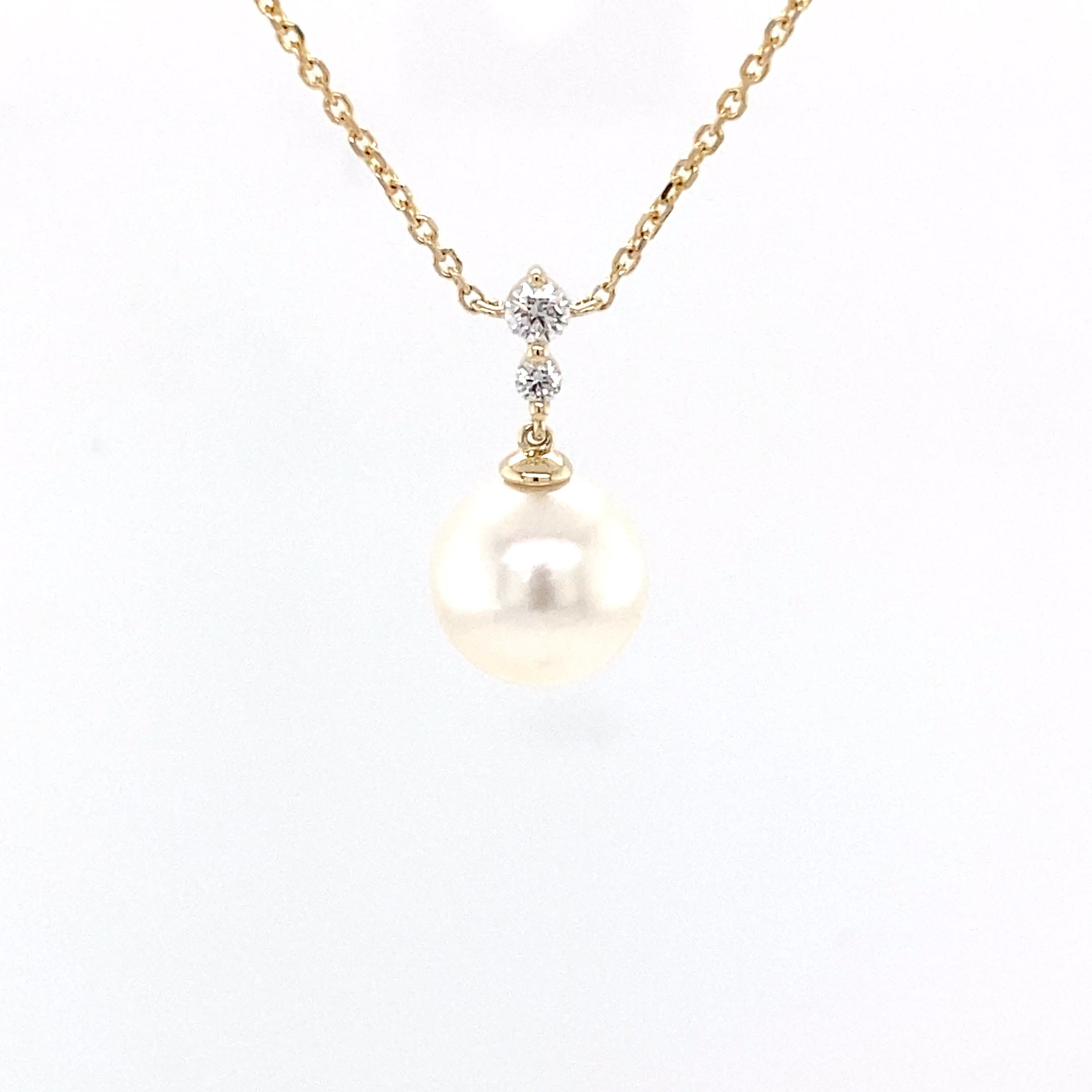 Akoya pearl and round brilliant cut diamond drop pendant – Gardiner ...